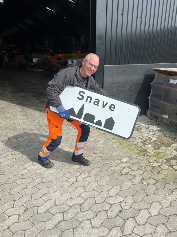 Byskilte brændes fast for at undgå tyveri