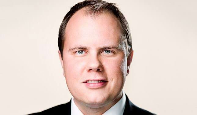 Martin Henriksen fortsætter som spidskandidat trods fyring