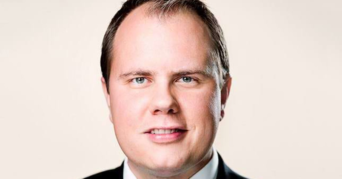 Martin Henriksen fortsætter som spidskandidat trods fyring