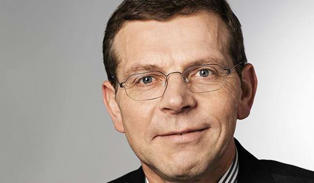 Eks-borgmester stopper og smækker med døren